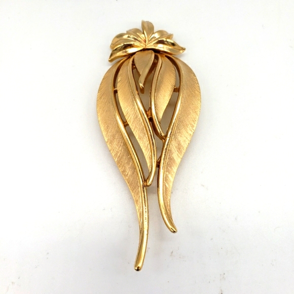 Trifari | Jewelry | Vintage Crown Trifari Gold Tone Flower Blossom ...